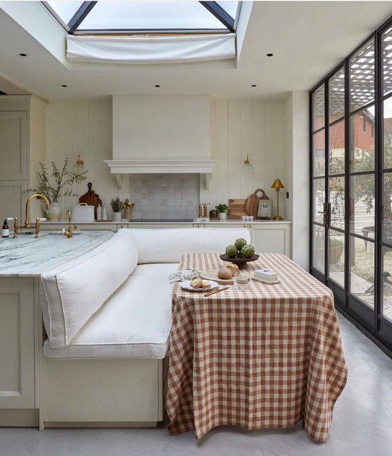 7 Banquette Seating Ideas for a Creative and Chic Home