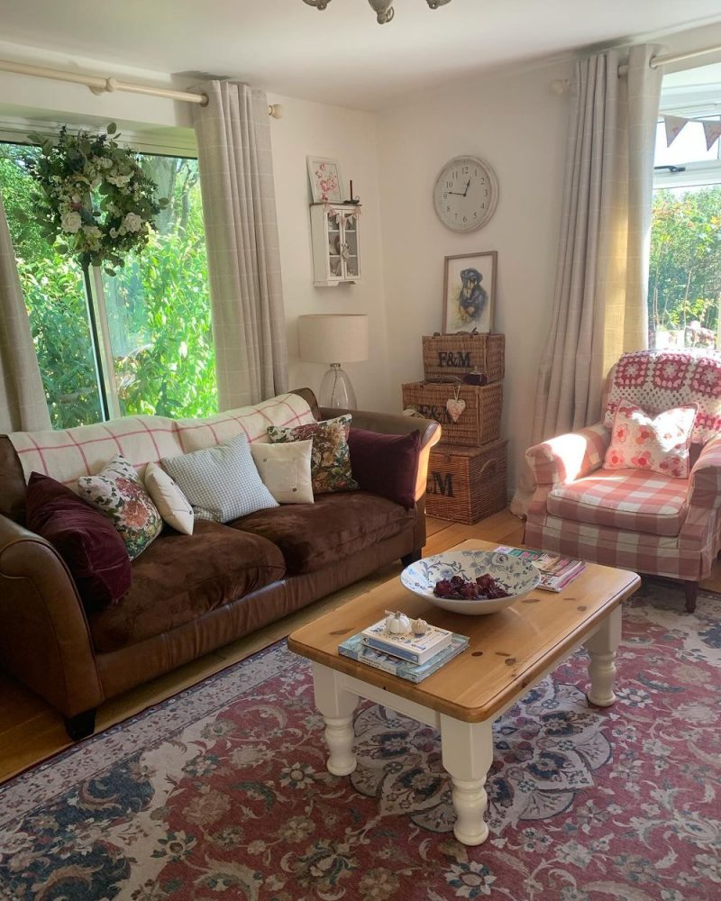 12 Delightful Cottage Living Room Decor Ideas to Cozy Up In