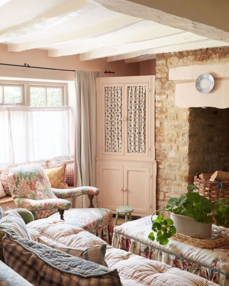 12 Delightful Cottage Living Room Decor Ideas to Cozy Up In