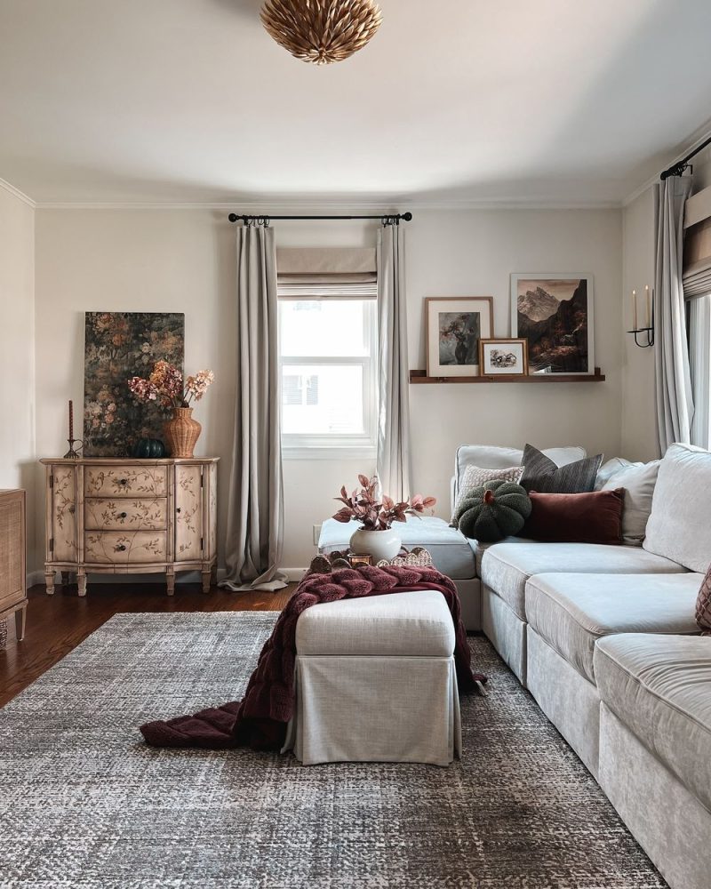8 Thanksgiving Living Room Decor Ideas to Welcome Guests