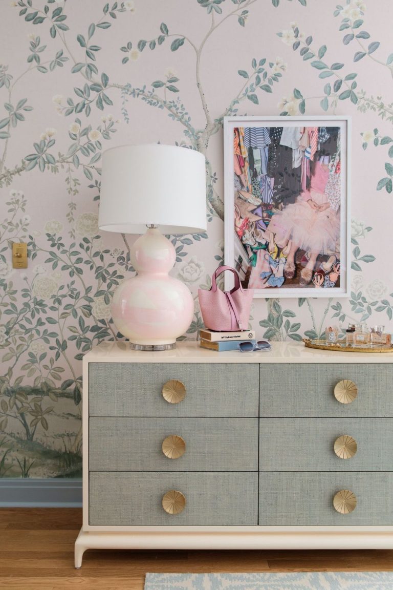 21 Perfectly Feminine Desks for an Elegant Home Office