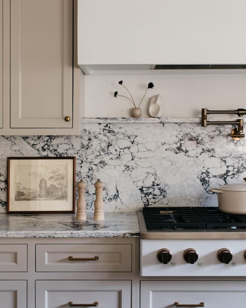7 Stunning Kitchen Backsplash Ledge Ideas for a Beautiful Display