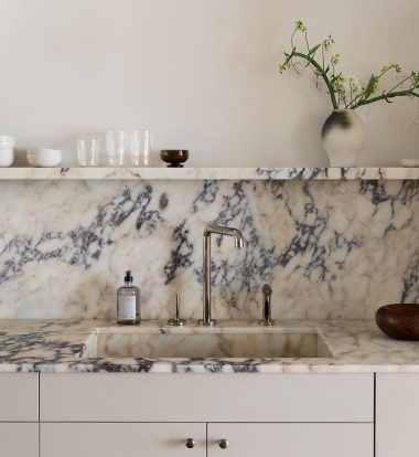 7 Stunning Kitchen Backsplash Ledge Ideas for a Beautiful Display