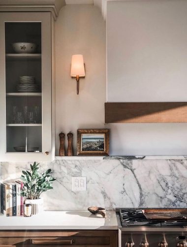 7 Stunning Kitchen Backsplash Ledge Ideas for a Beautiful Display