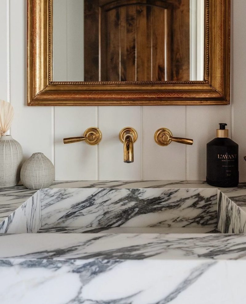 15 Bohemian Bathroom Decor Ideas & Trends