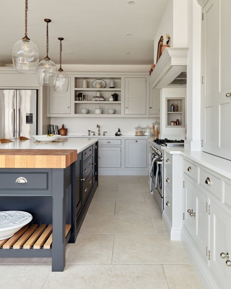8 Kitchens Without Upper Cabinets (+ the Pros and Cons)