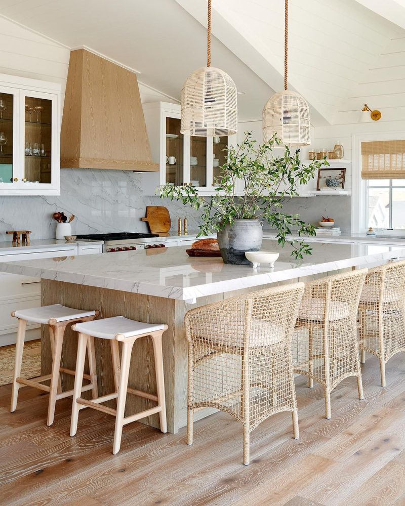 11 Kitchen Islands with Seating Ideas Designed for Easy Serving